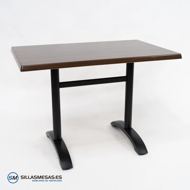 Mesa Barcelona rectangular exterior: robusta y elegante
