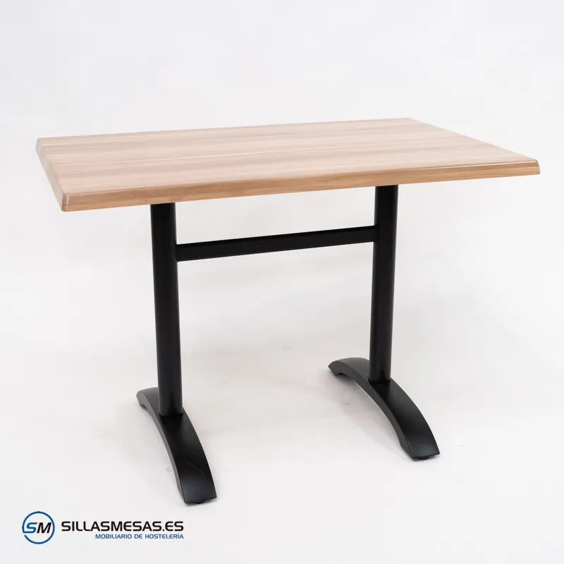 Mesa Barcelona rectangular exterior: robusta y elegante
